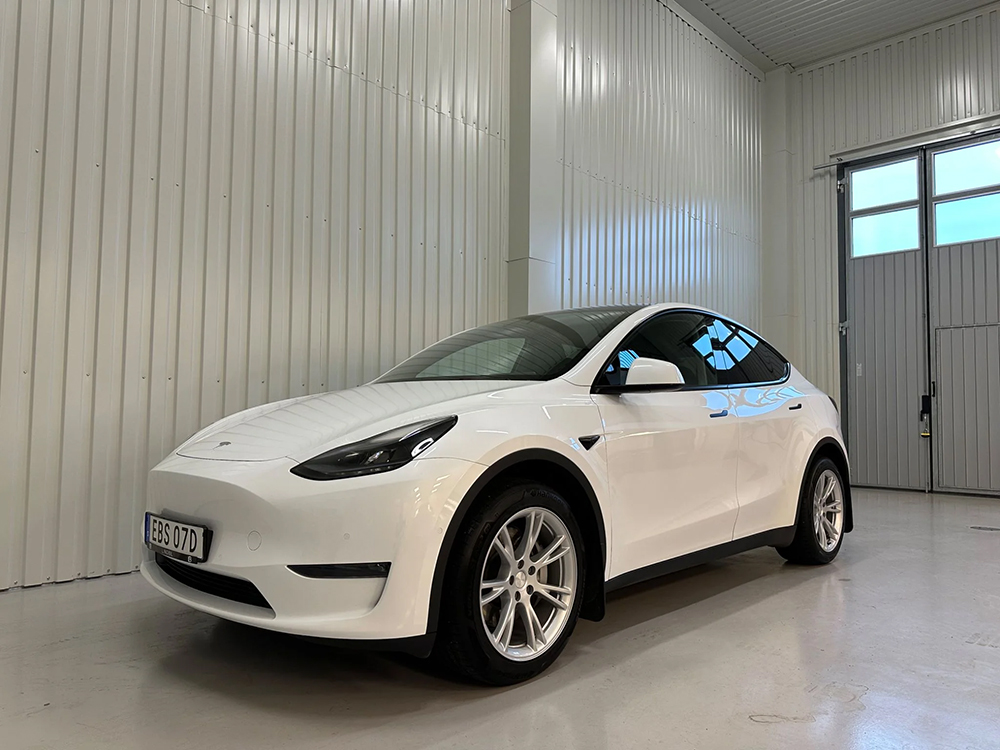 Tesla Model Y Long Range AWD Autopilot Pano Drag V-Hjul - Lindbil ...