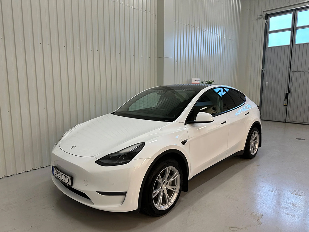 Tesla Model Y Long Range AWD Autopilot Pano Drag V-Hjul - Lindbil ...