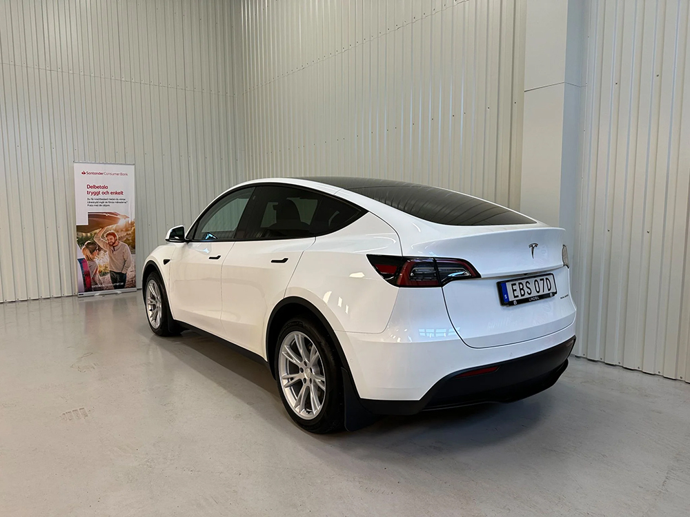 Tesla Model Y Long Range AWD Autopilot Pano Drag V-Hjul - Lindbil ...